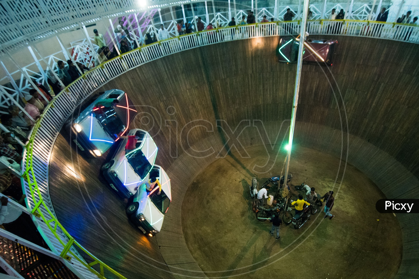 Image of Wheel Of Death-VT336571-Picxy