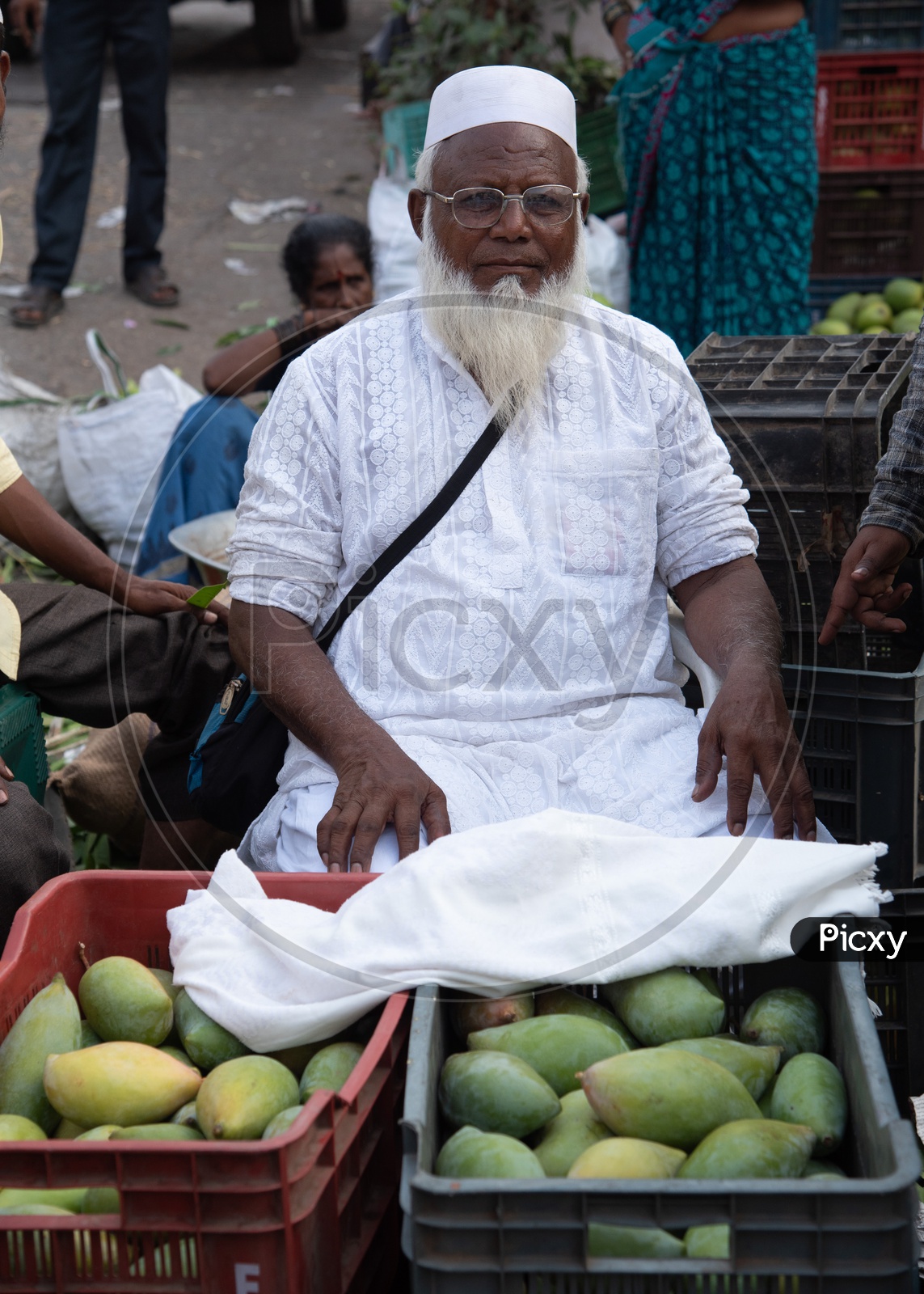 Image of Mango Vendor at Fruit Market-UI095721-Picxy
