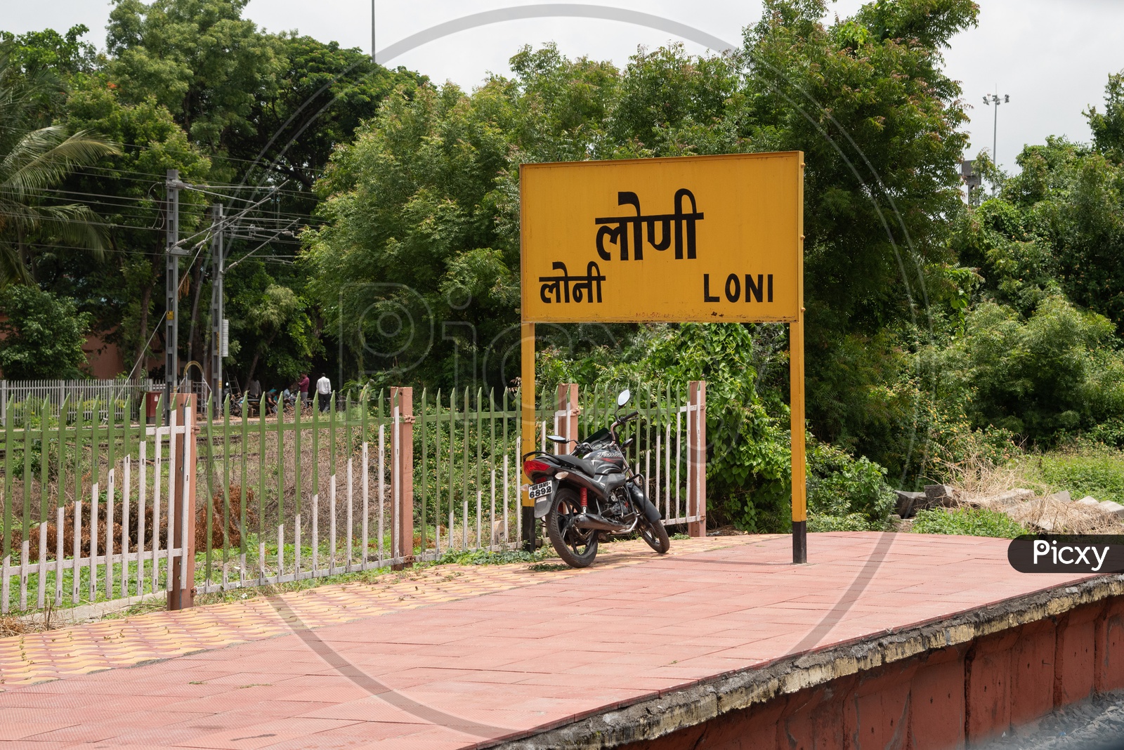 Image of Loni Railway Staion-TX990211-Picxy