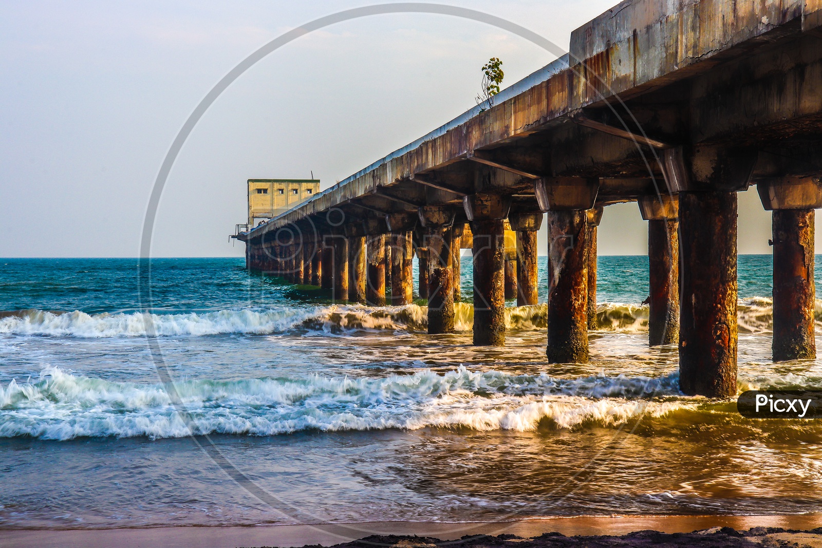 Image of Landscape ; mountains ; river ; sunrise ; sunrays ; sunset ...