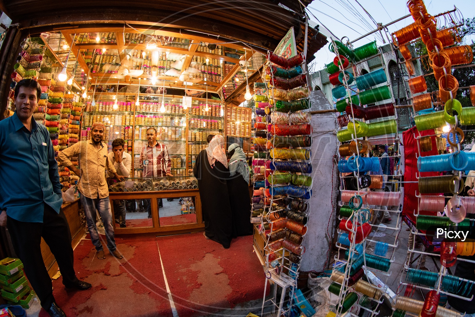 Image of Bangle Store in Laad Bazaar-YA010788-Picxy
