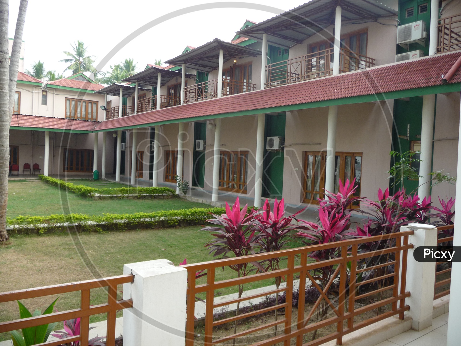 Image of Dindi - Resorts-ZY926443-Picxy