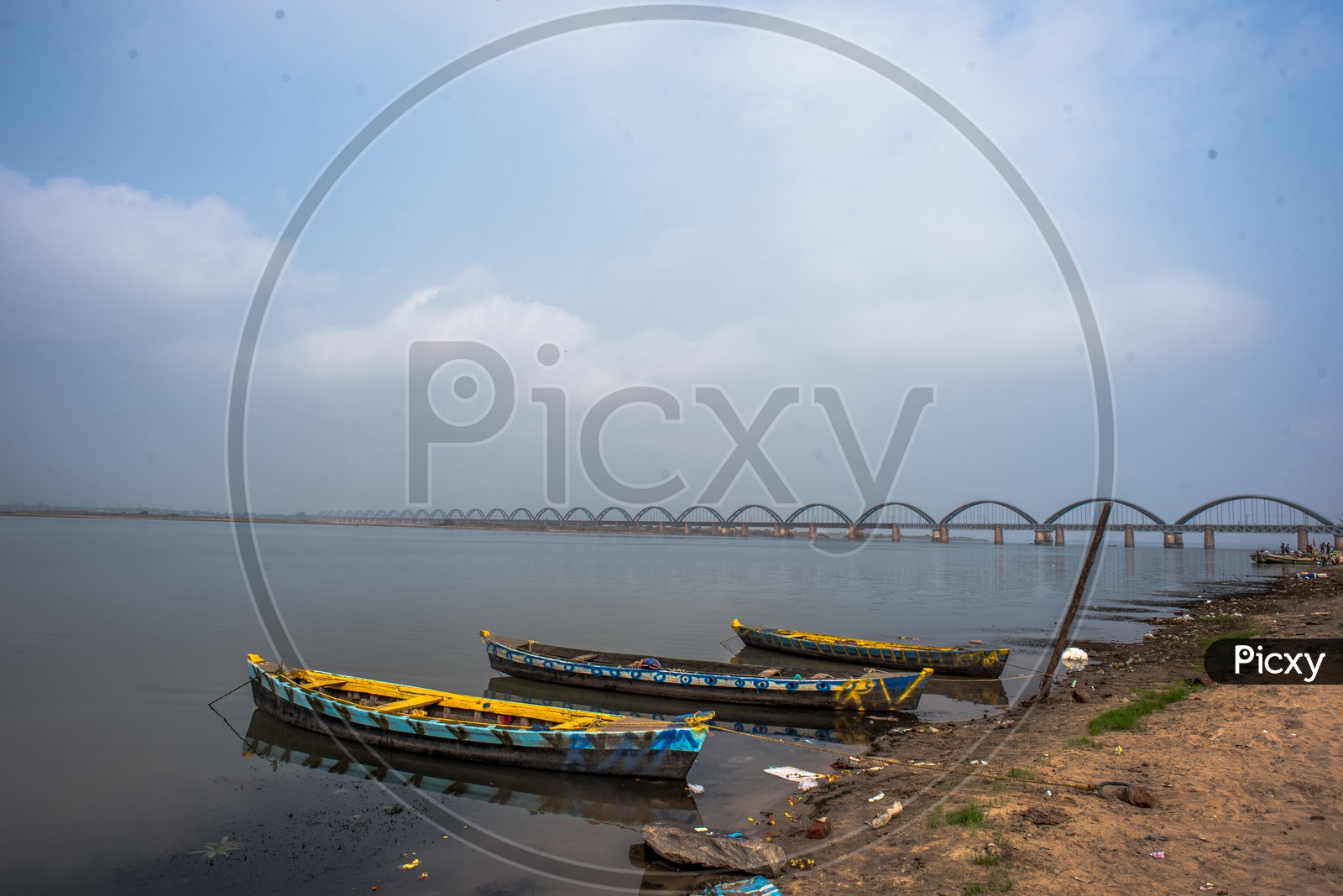 Image of boats in the ghat-FH184000-Picxy