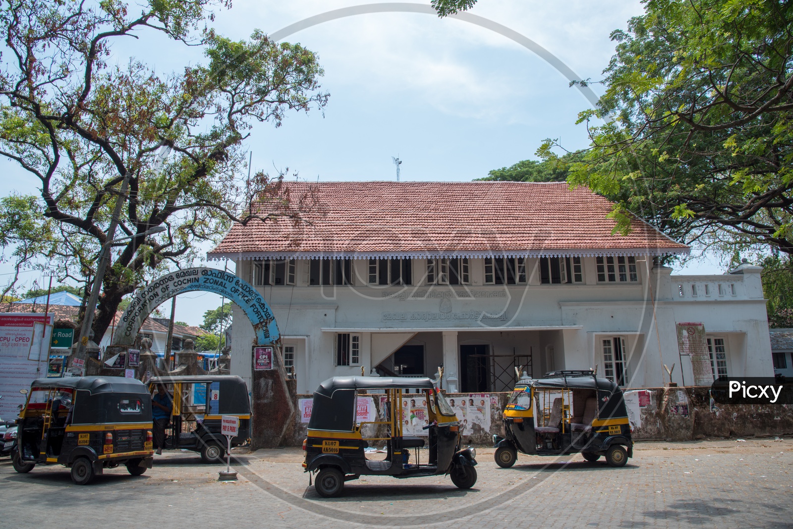 Image of Corporation of Cochin/Kochi and Auto Stand at Fort Kochi Beach ...