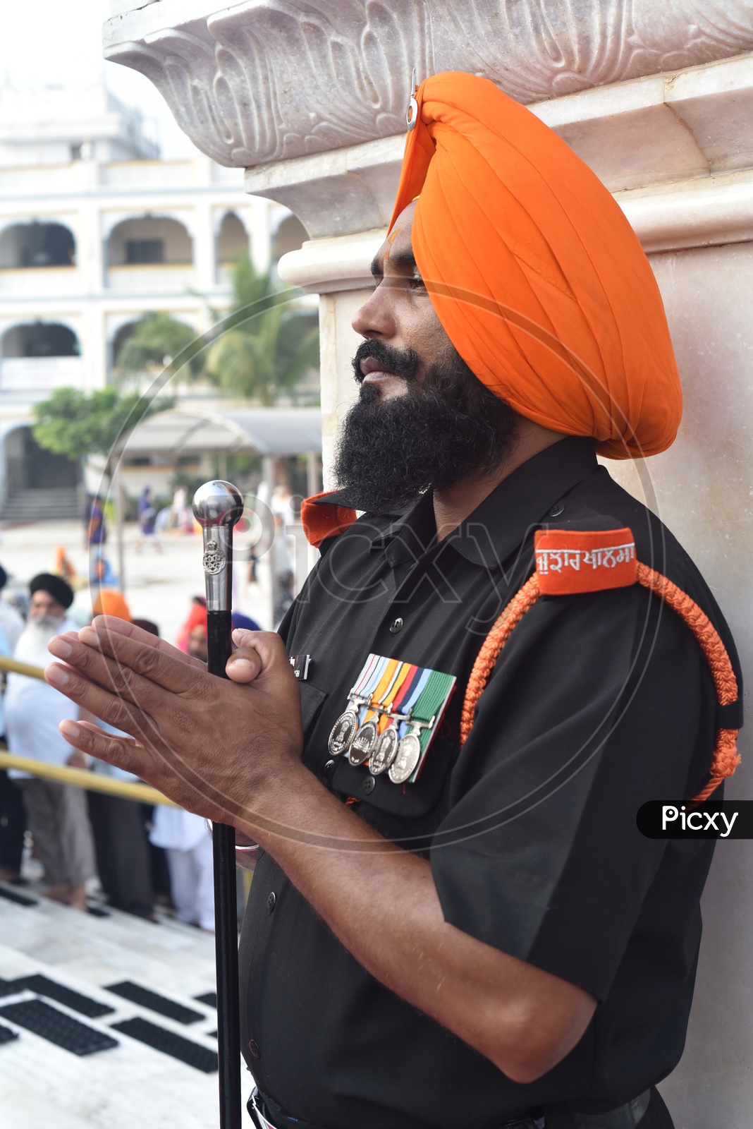 Image of Sikh Army Officer offering prayers-LO055110-Picxy
