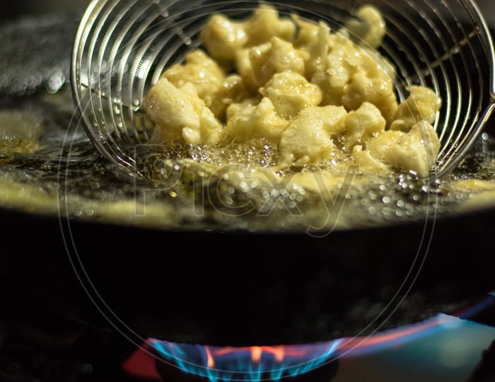 Image of Frying Chicken-AU841636-Picxy