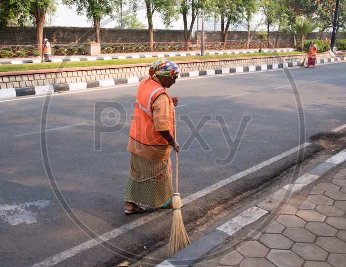 Image of GHMC & HUDA Sanitary Workers Cleaning the roads-MA759981-Picxy