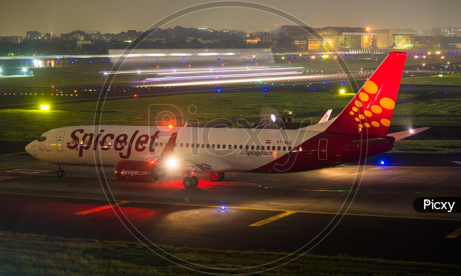Image of Spicejet b737-SL364302-Picxy