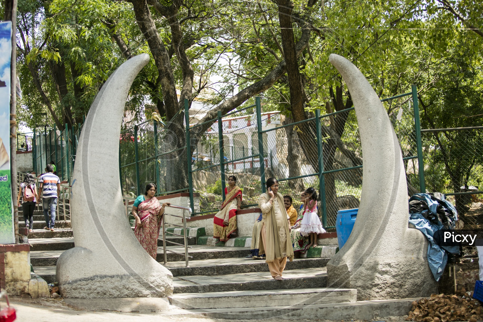 Image of horn gates, Bull temple-AC951420-Picxy