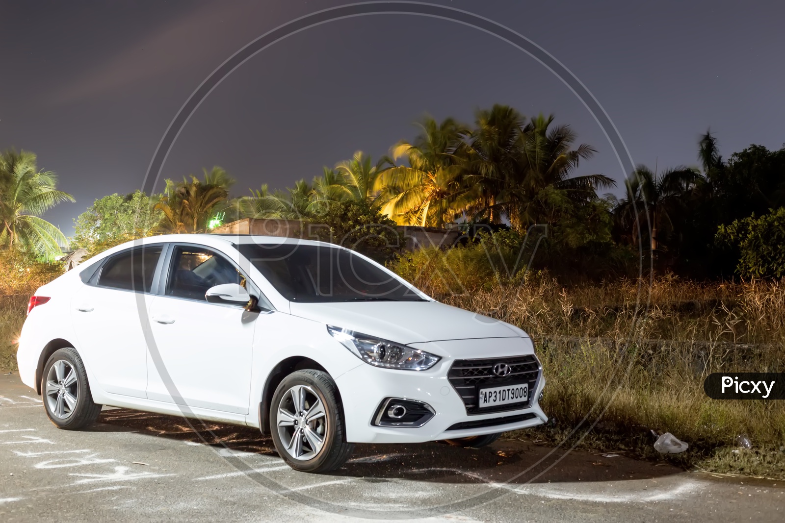Image of Hyundai Verna White-UZ467177-Picxy