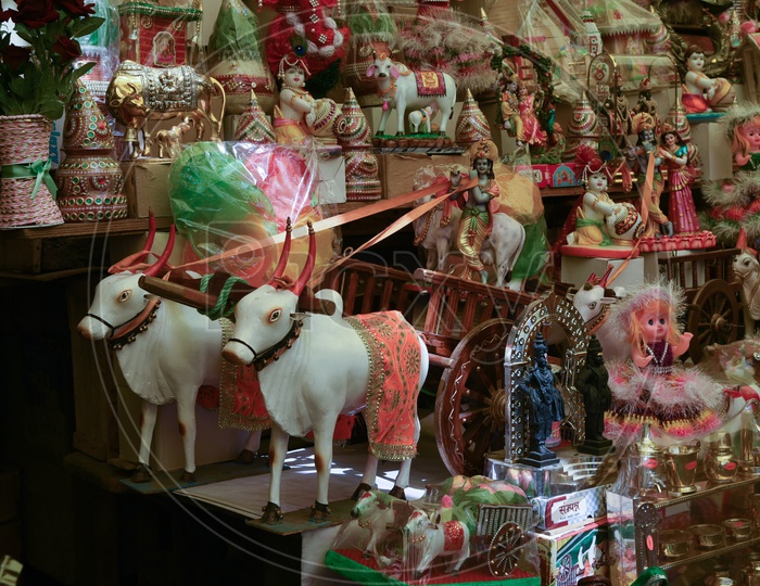 Image of Local made handicrafts on sale-QH650229-Picxy