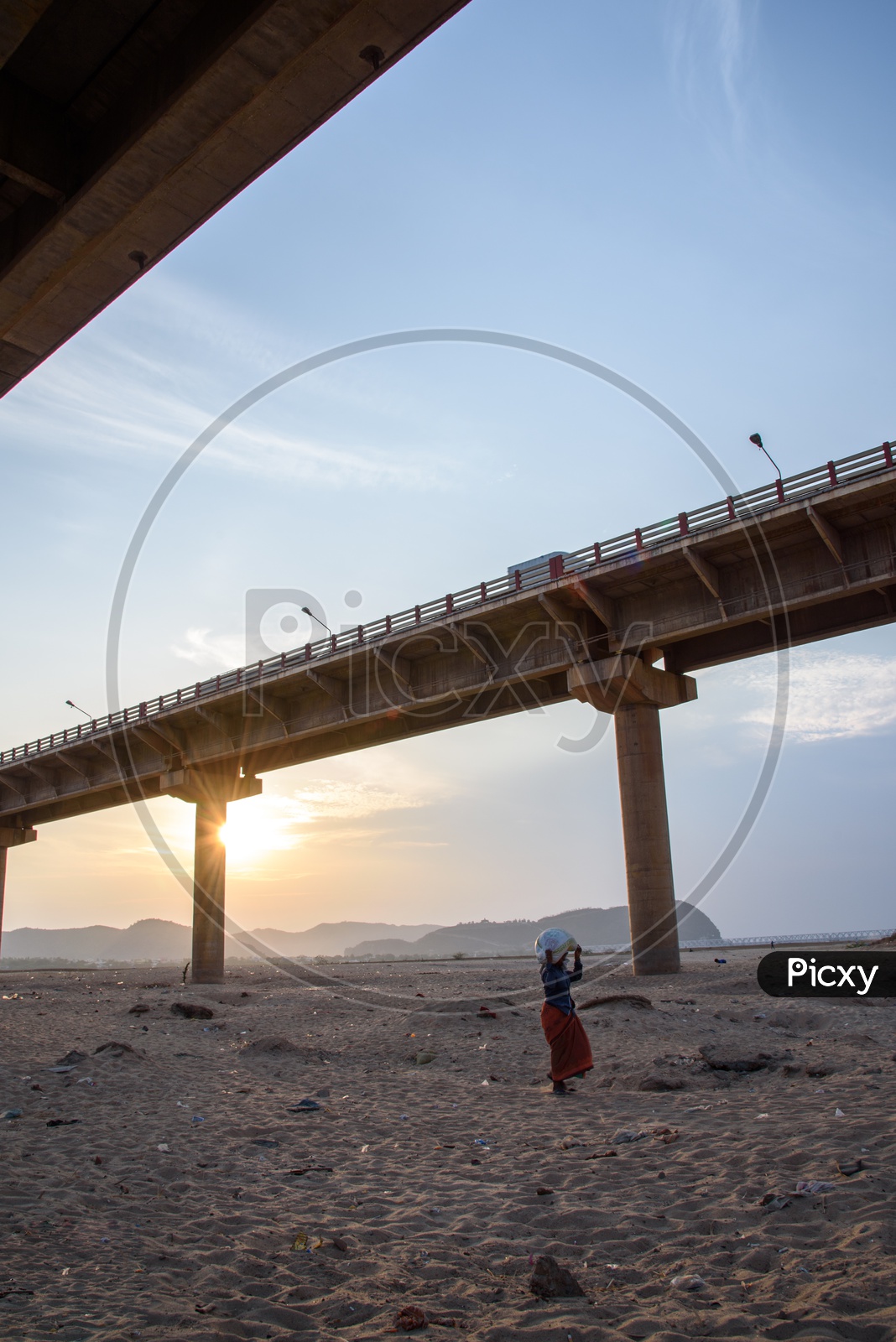 Image of Carrying Sand.-SC499616-Picxy
