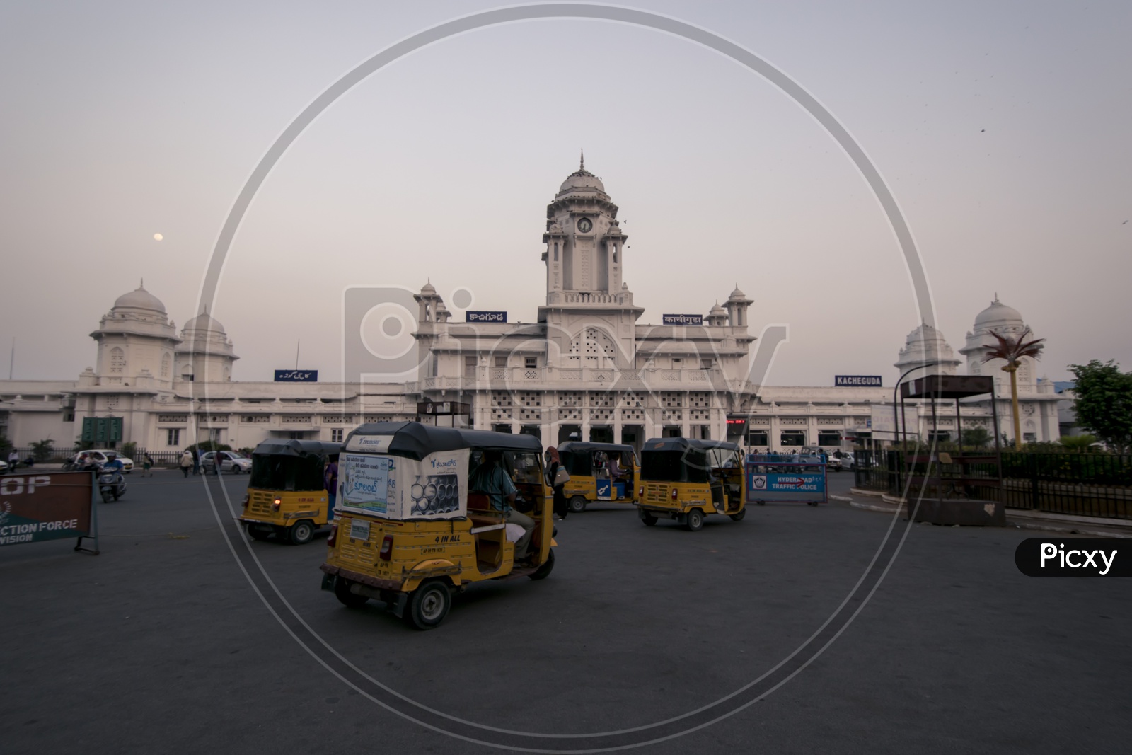 Image of Kacheguda railway station-ES224520-Picxy