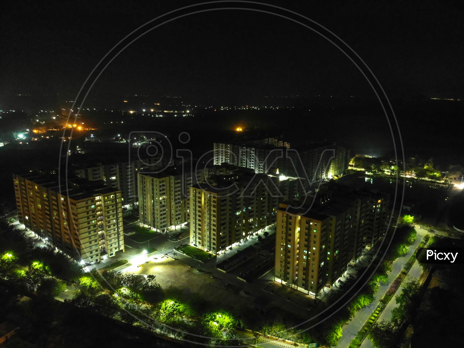 Image of Rain Tree Park as seen in the night.-GD769982-Picxy