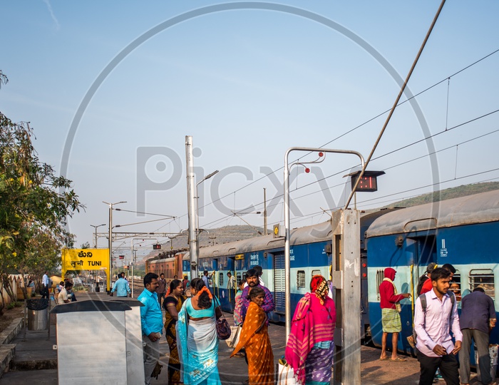 Image of tuni railway station-KK754117-Picxy