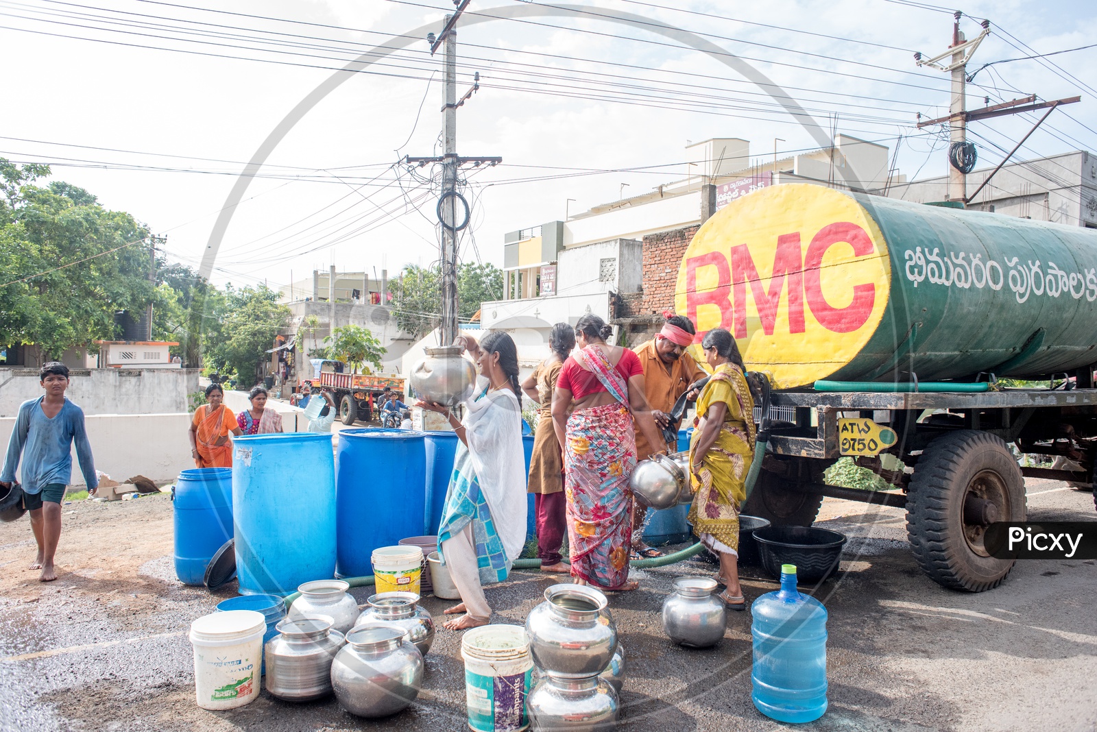 Image of People carrying water from municipal tanks-QY499676-Picxy