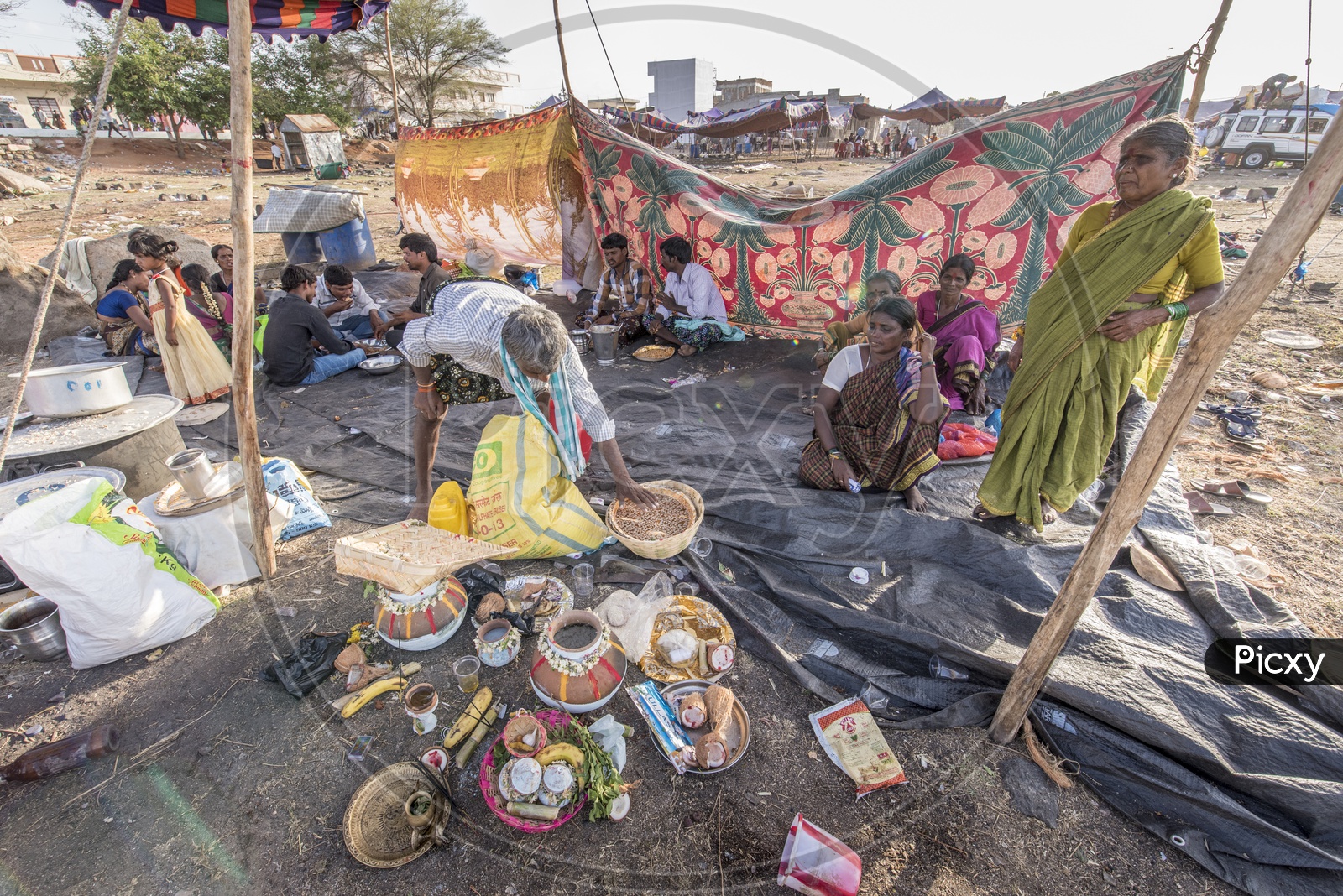 Image of Devotees at Jogulamba Temple, Gadwal-NR849708-Picxy