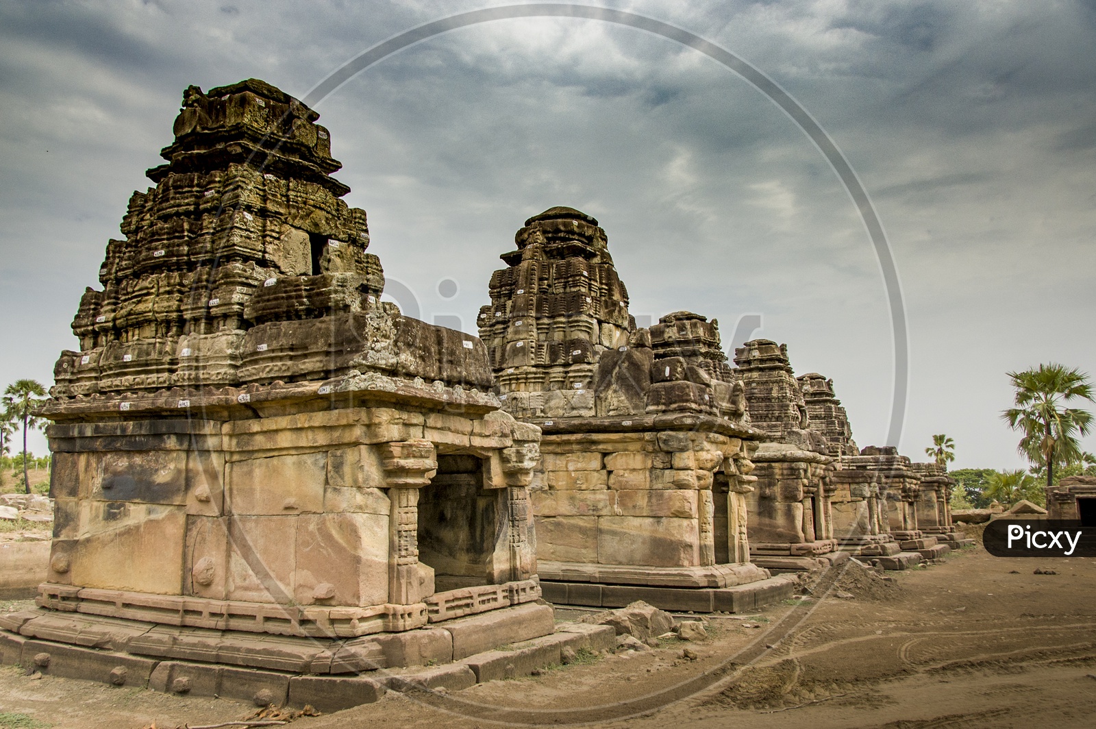 Image of Group of Temples Dedicated to Lord Shiva, Gangapur-XE397240-Picxy