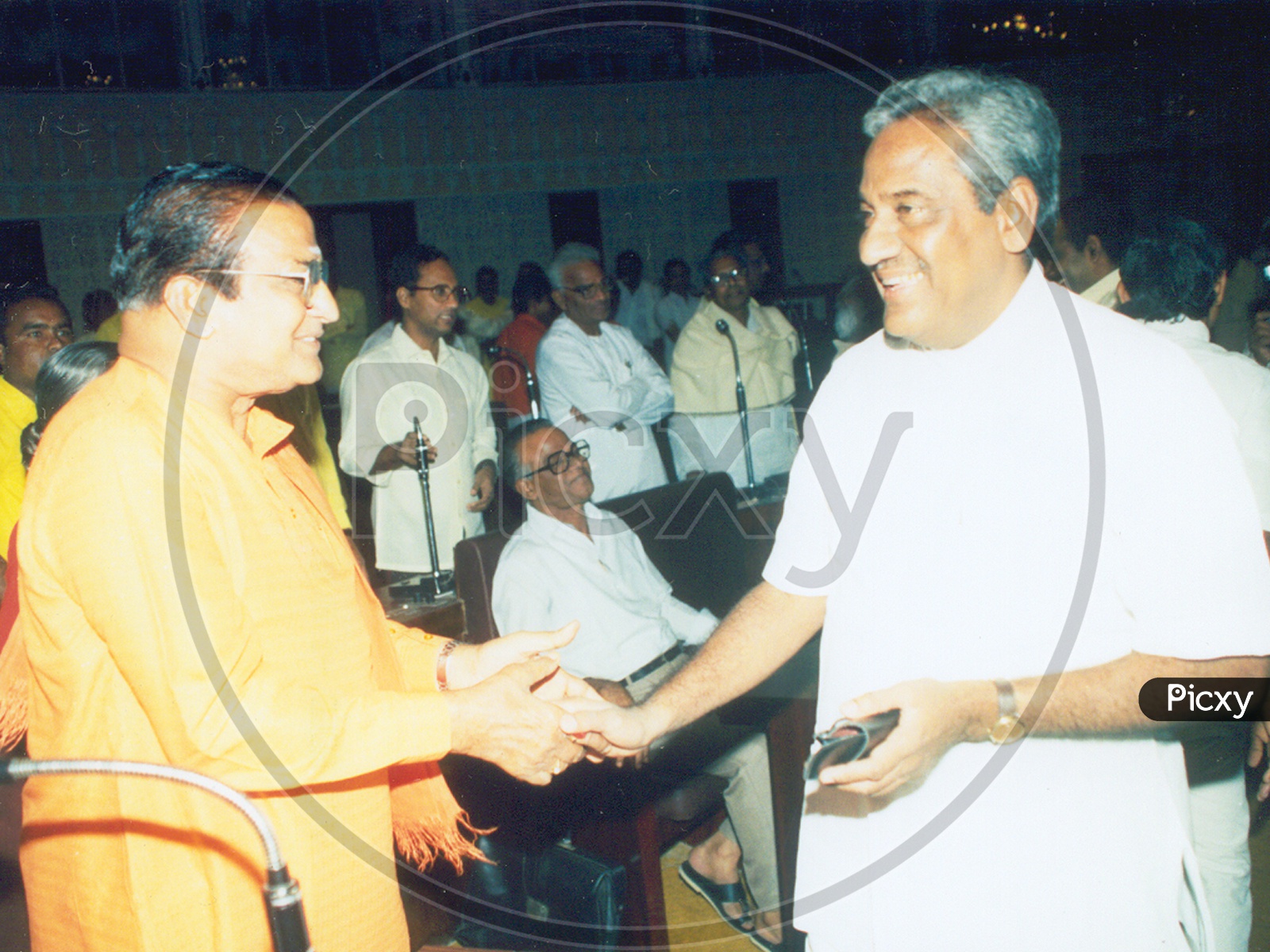 Image of NTR greeting Nedurumalli Janardhan Reddy in Andhra Pradesh ...