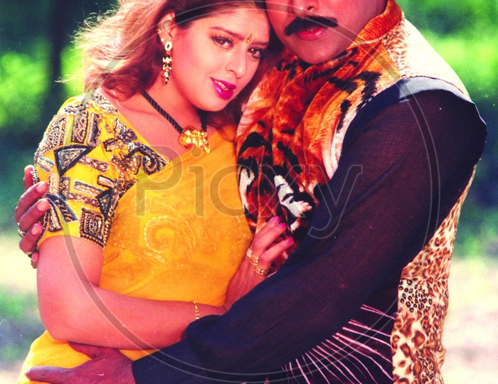 Image of Chiranjeevi with Actress Nagma and Soundarya-SL452520-Picxy