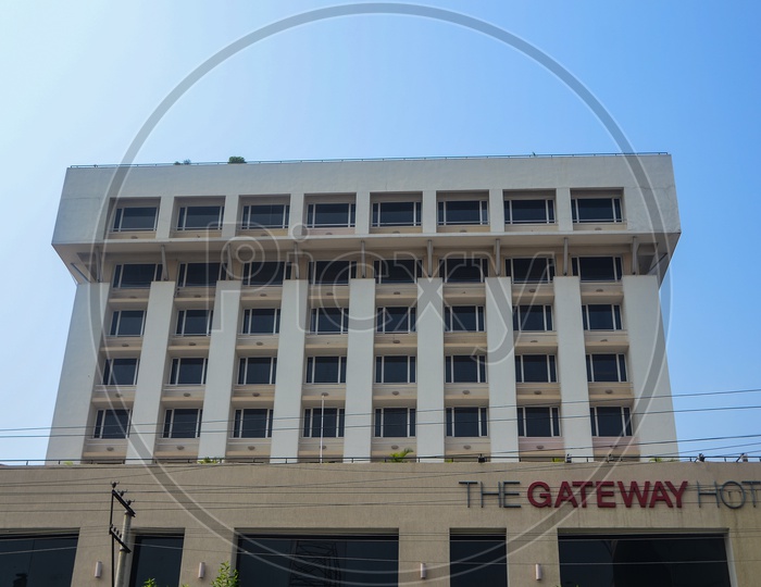 Image of Gateway Hotel-BG644485-Picxy