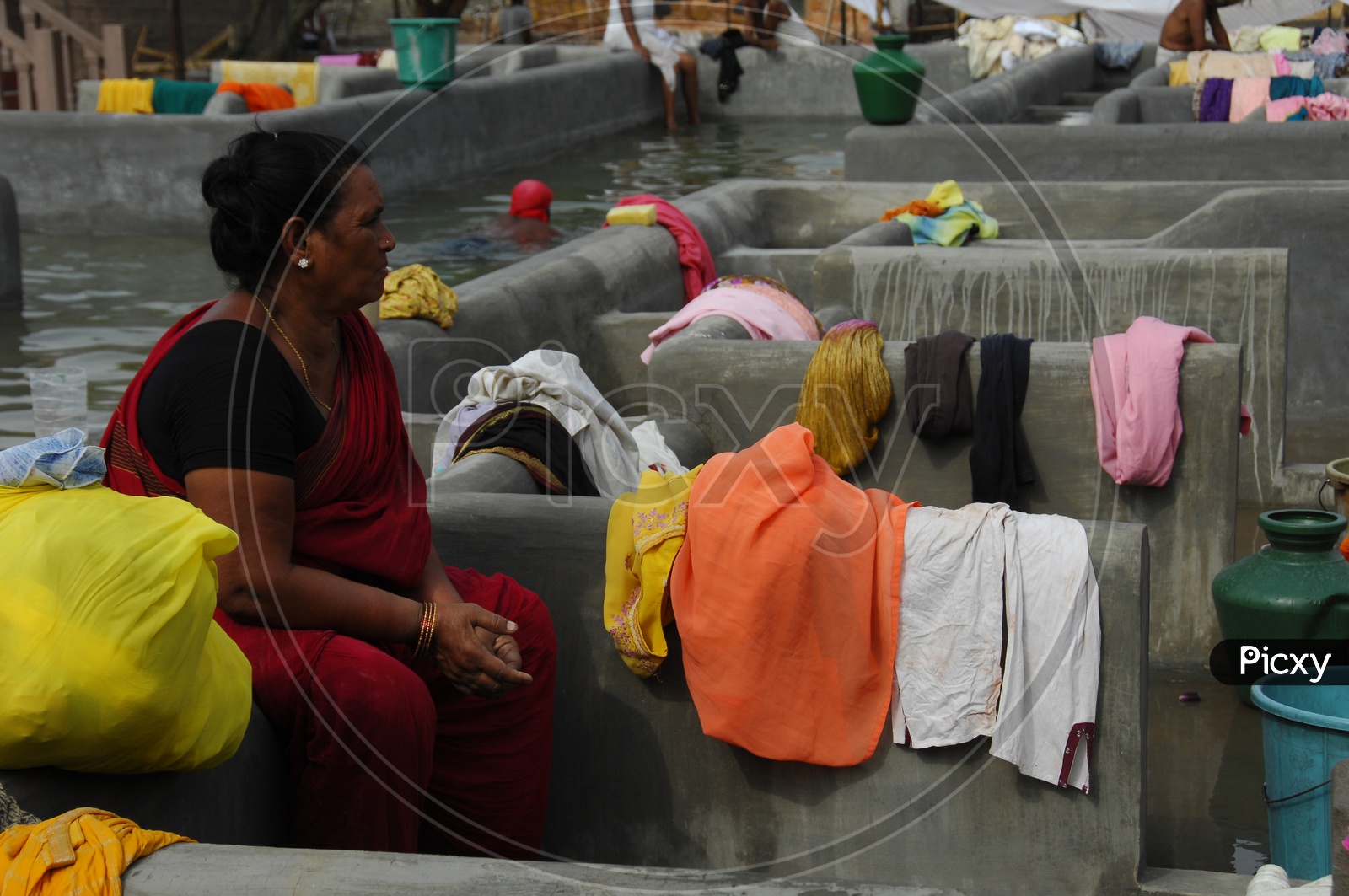 Image of Woman washing clothes at a Dhobi Ghat-ZD012432-Picxy