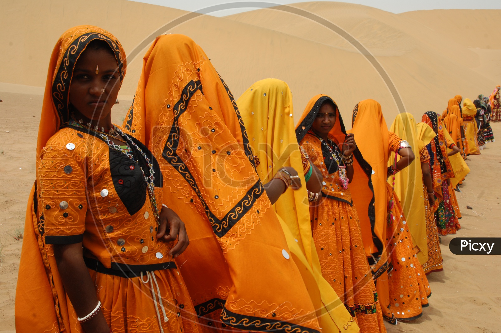 Image of Rajasthani women in Desert Sand dunes-IS666973-Picxy
