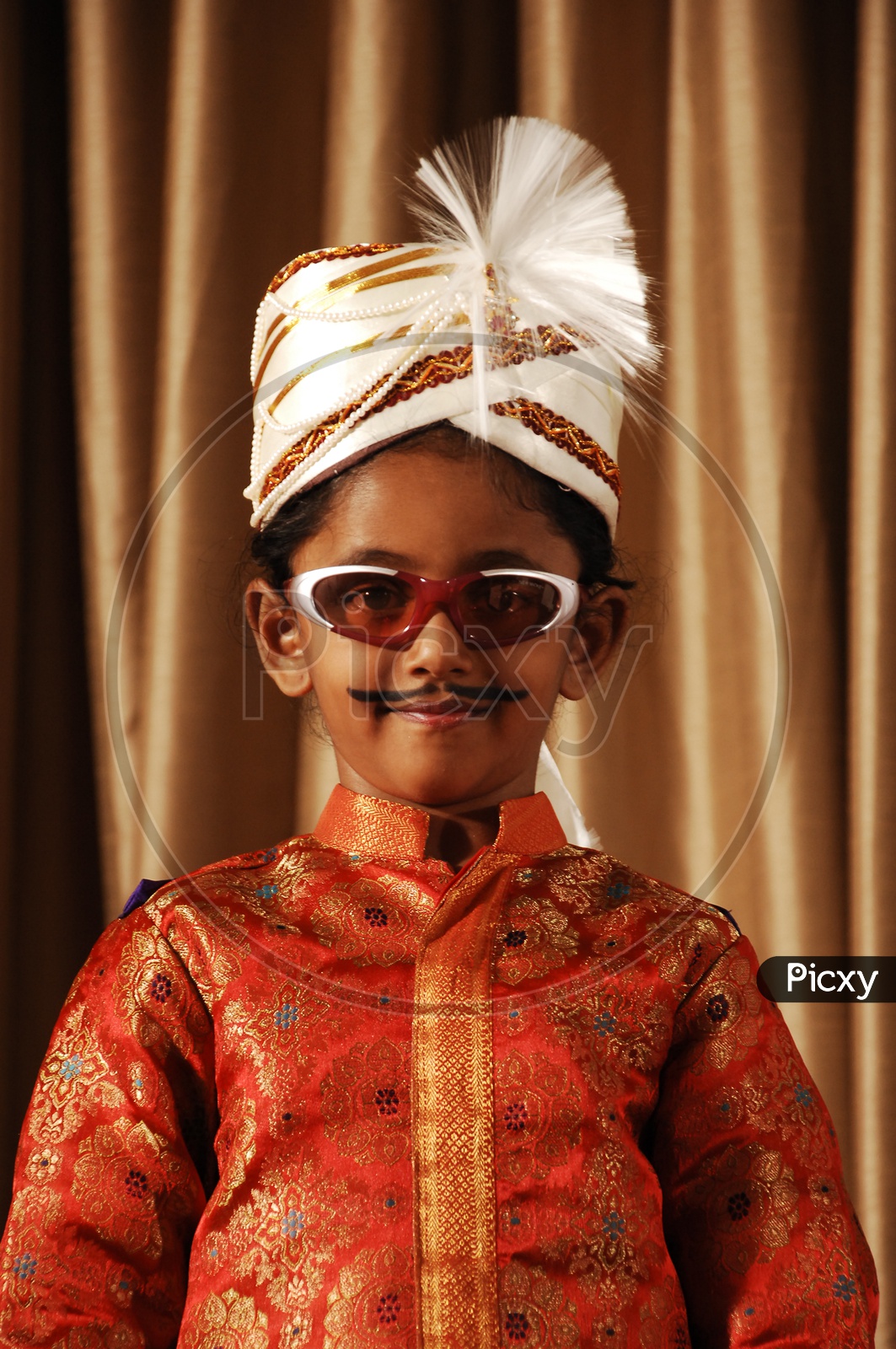 Image of Indian Girl Child in a Magician getup-IS834769-Picxy