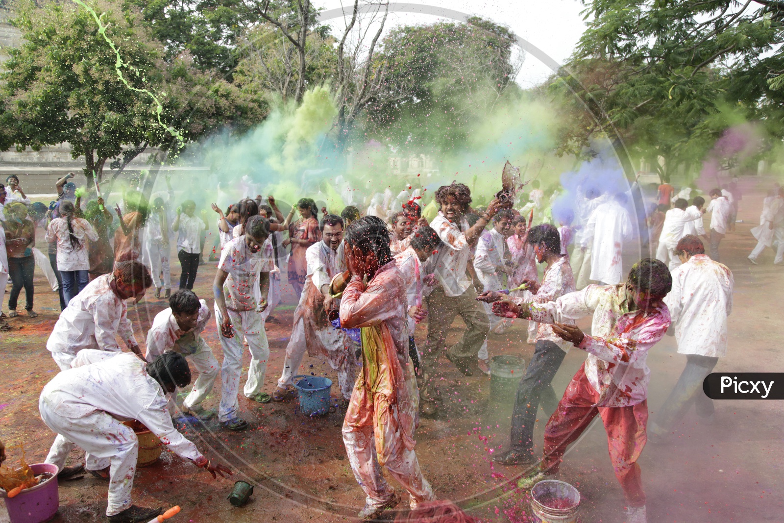 Image of people celebrating holi / people throwing colors on each other ...