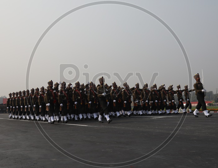 Image of Indian Army Soldiers Marching on Army Day Parade-KG629843-Picxy