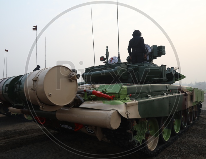 Image of Indian Army Soldier on T-90 Bhishma Battle Tank-IW622546-Picxy