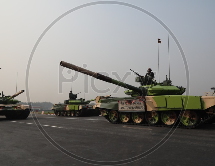 Image of Indian Army Soldier on T-90 Bhishma Battle Tank-IW622546-Picxy