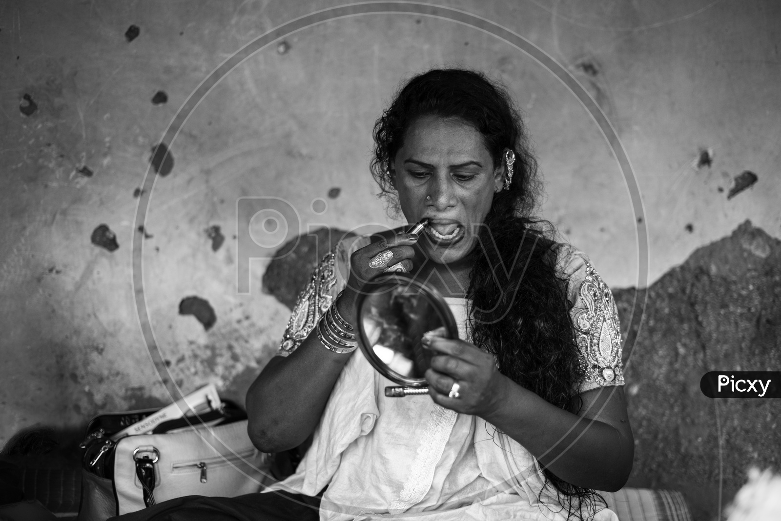 Image of Transgender person getting ready for Festival at Koothandavar ...