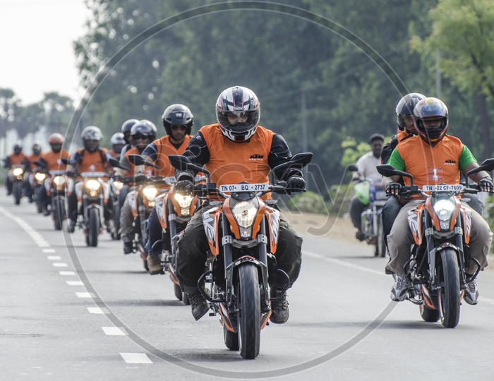 Image of Biker/Motorbike, Bike stunting/Bike Stunts/Race-VX741345-Picxy
