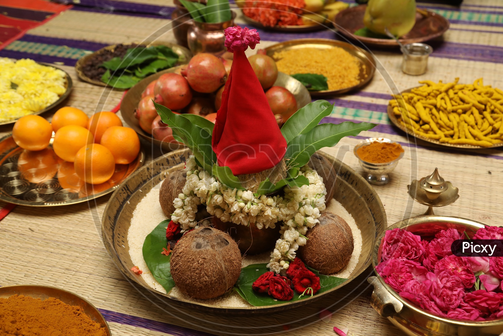 Image of Kalasam / kalasa in hindu pooja-JA604225-Picxy