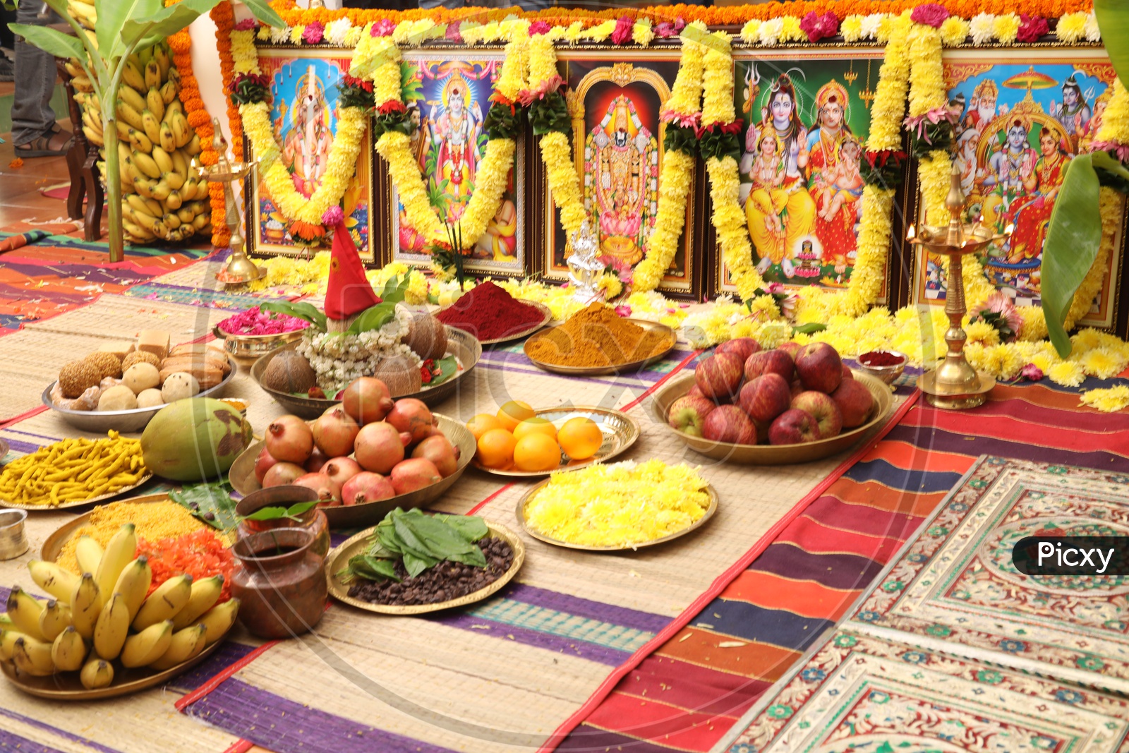 Image of Indian Hindu God Photo frames with Pooja Plates-TZ620796-Picxy