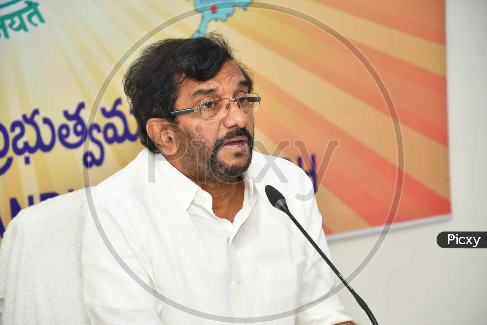 Image of Somireddy Chandramohan Reddy AP Politician In a Press meet-GN002815-Picxy