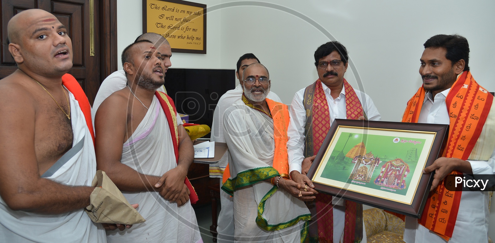Image of Srisailam Temple Preists presenting CM Y.S.Jagan Mohan Reddy a ...
