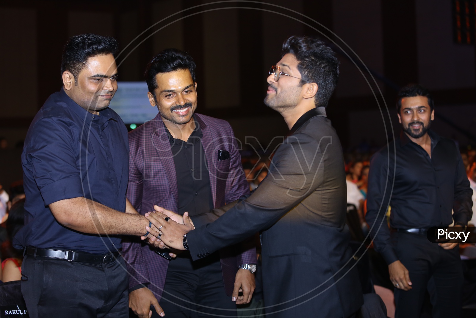 Image of Film Director Vamshi Paidipally giving Hand Shake with Actor ...