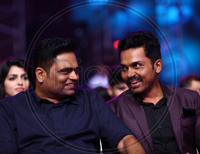 Image of Film Director Vamshi Paidipally giving Hand Shake with Actor ...