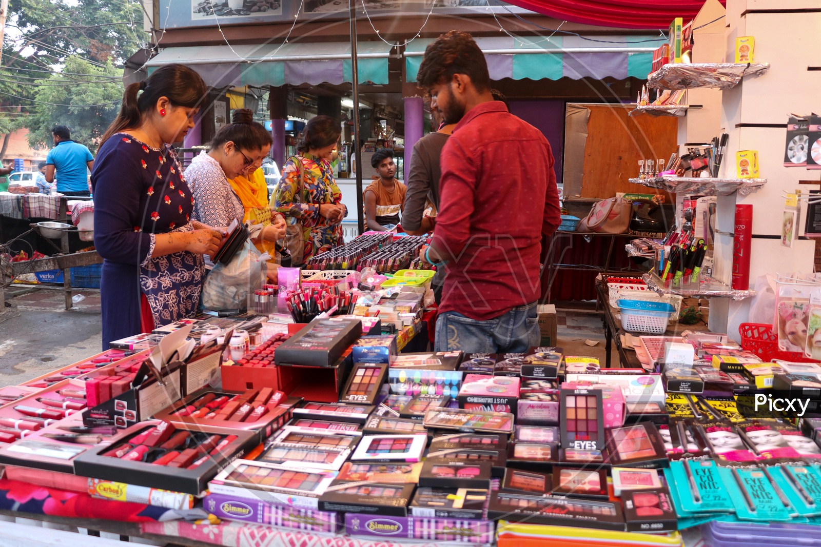 Image of Women buying cosmetics at a stall in a market-KH002781-Picxy