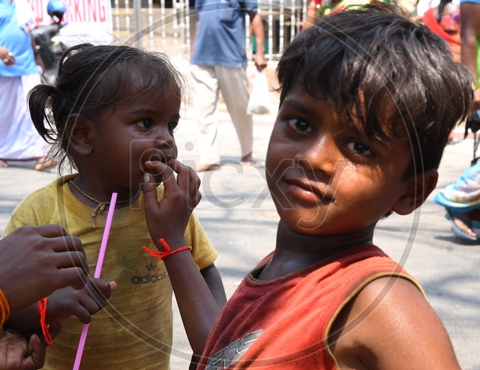 Image of Street Children Begging on Roads At Vijayawada-QK744289-Picxy