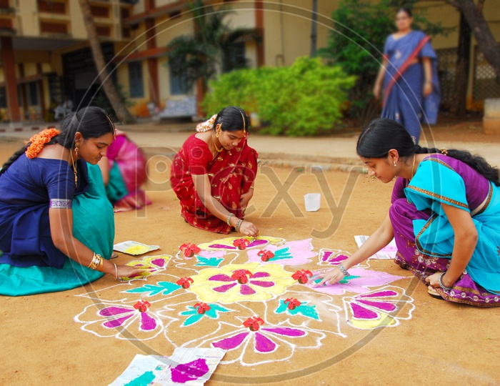 Image of Indian Women making Rangoli-OH913886-Picxy