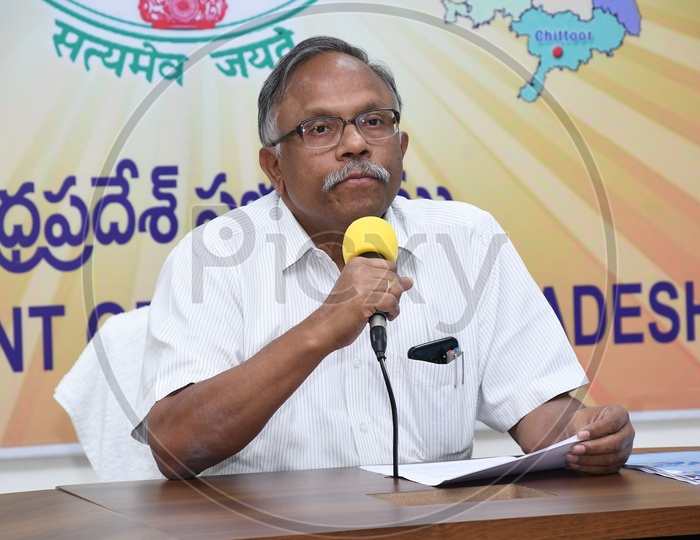 Image of T.VIJAYA KUMAR(RTD IAS) During Press Meet-WT988305-Picxy