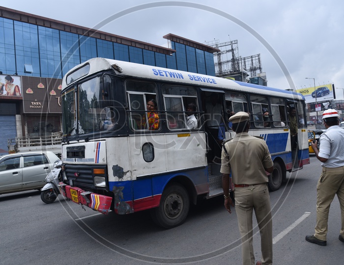 Image of Setwin buses on road-HQ100244-Picxy