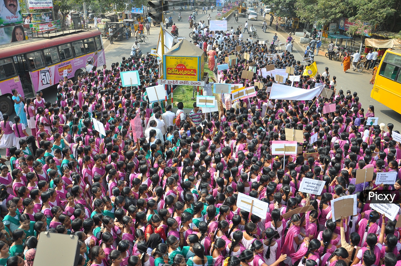 Image of View of College Girl holding placards during SIR C.R.R College ...