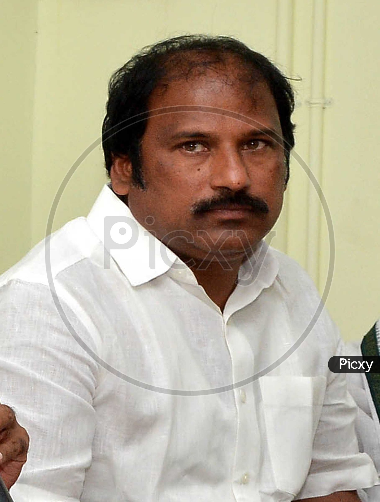 Image of YCP MLA TJR Sudhakar Babu-GW632799-Picxy