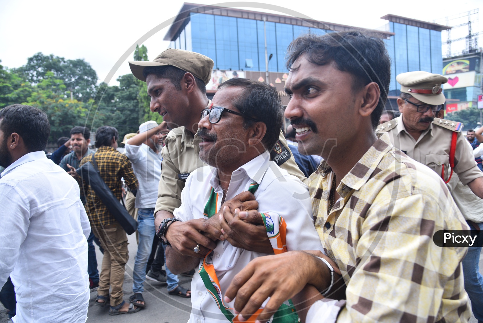 Image of Congress Party workers being detained into a van by Telangana ...
