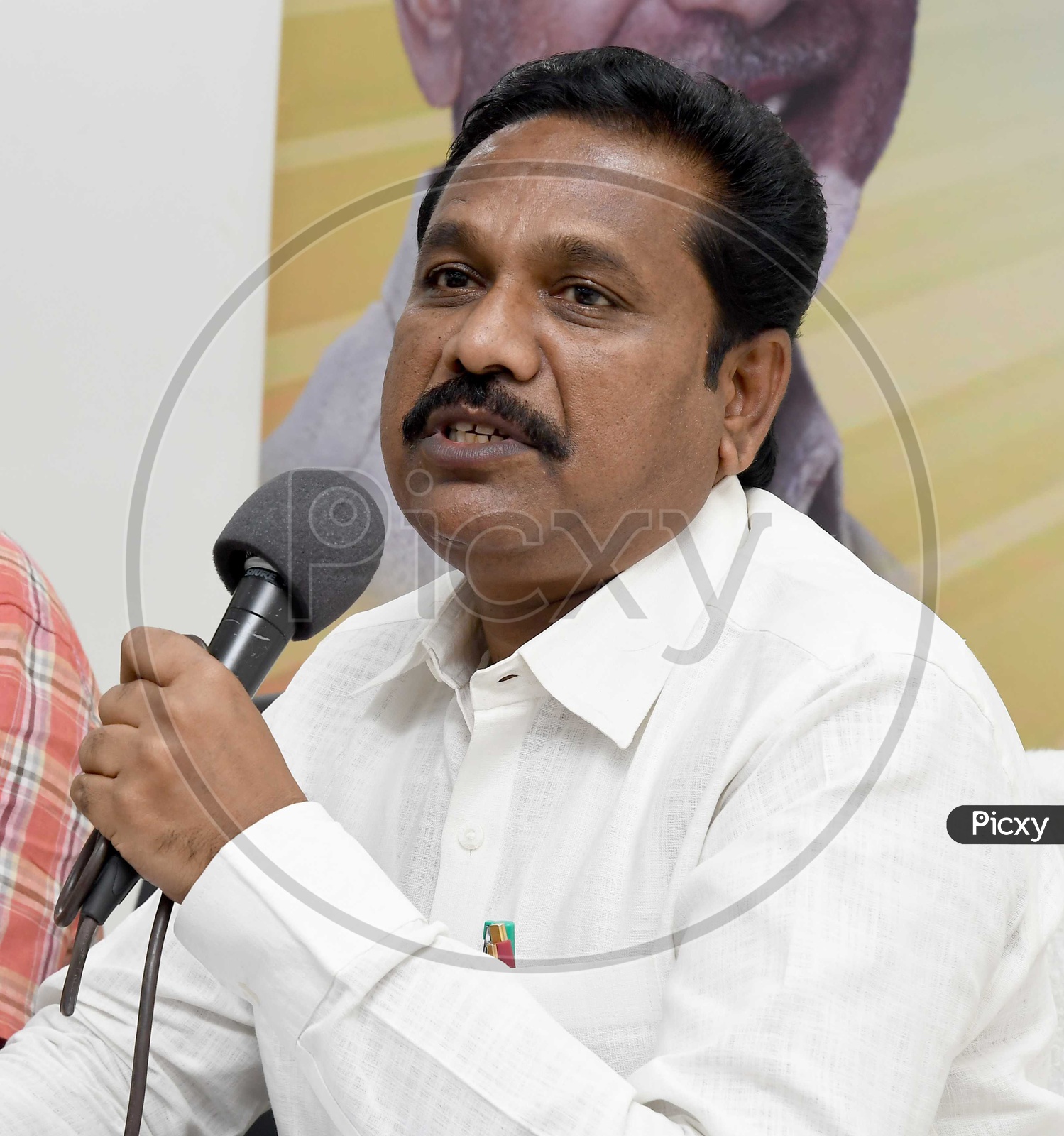 Image of TDP Kurnool Leader BT.Naidu in a Press Meeting-RM015018-Picxy