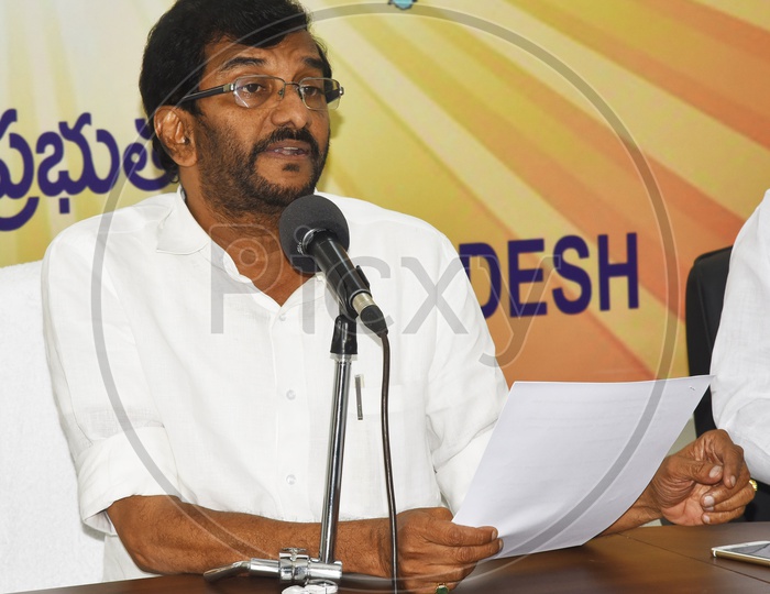 Image of Somireddy Chandra Mohan Reddy Addressing Press-WG594348-Picxy